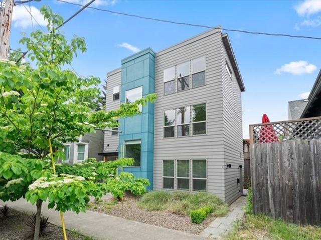 2885 NE Couch St, Portland, OR 97232