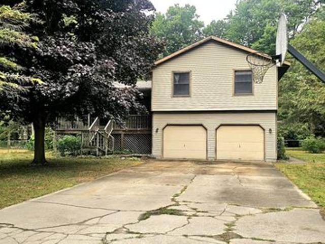2886 Oak Ct, Spring Lake, MI 49456