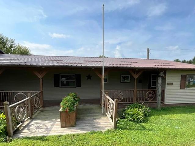28882 Pine Sts, Eldorado, IA 52175