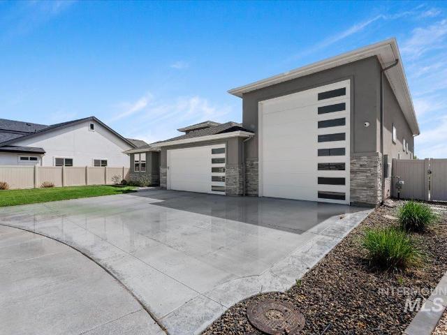 2889 E Columbus River Court