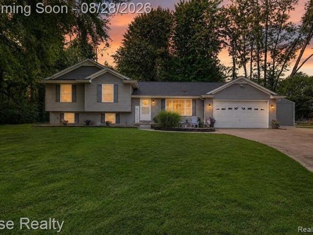 28817 Cedarama Dr, Porter Township, MI 49067