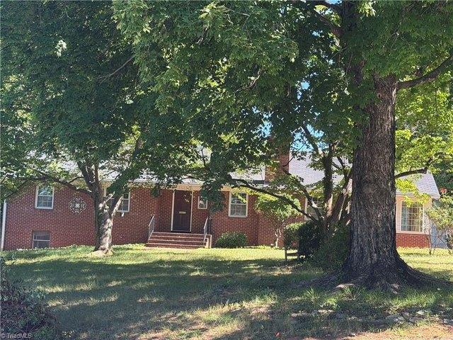 2881 Monticello Dr, Winston Salem, NC 27106