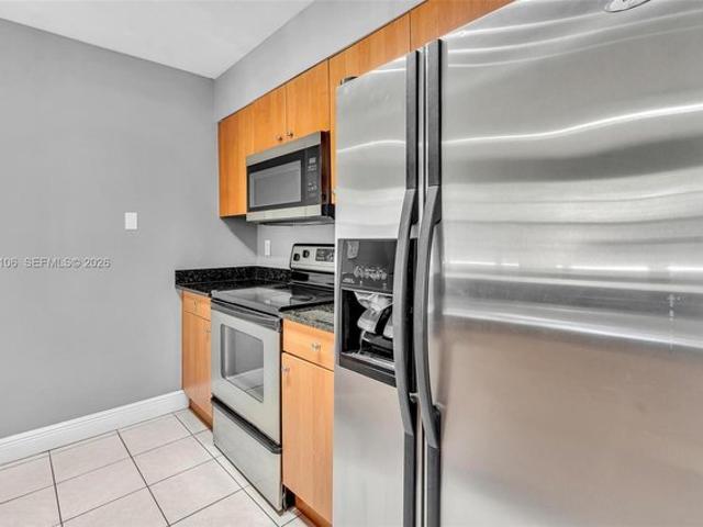 2881 N Oakland Forest Dr Apt 113, Oakland Park, FL 33309
