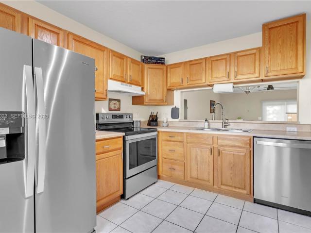2881 S Cambridge Ln, Hollywood, FL 33026 | MLS #A11983 | Compass