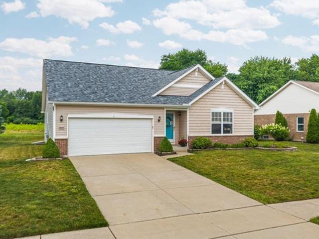 28820 Apple Blossom Dr, Flat Rock, MI 48134
