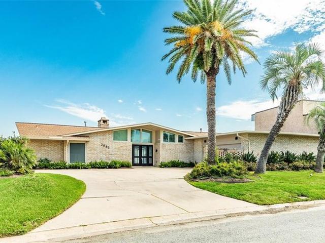 2882 Dominique Dr, Galveston, TX 77551