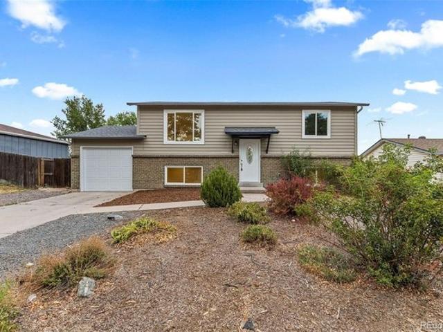 2882 S Mobile St, Aurora, CO 80013