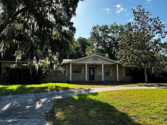 2883 E Crooked Lake Dr, Eustis, FL 32726