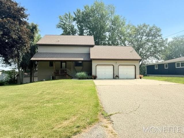 2883 Lakeshore Rd, Twin Lake, MI 49457