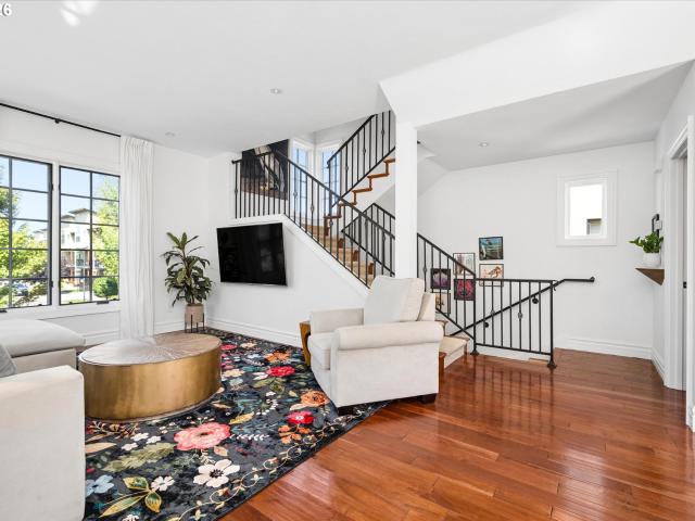 2883 lord byron pl