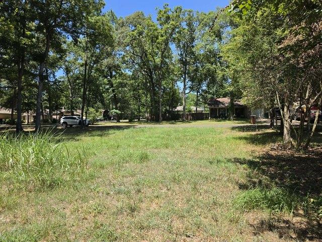 288 Apple Valley Dr, Panorama Village, TX 77304