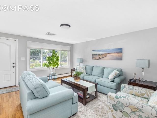 288 Green End Ave, Middletown, RI