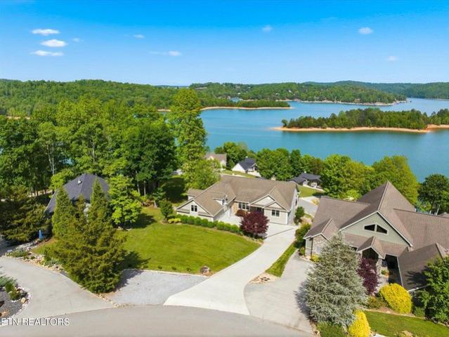 288 Mountain Crest Dr, La Follette, TN 37766