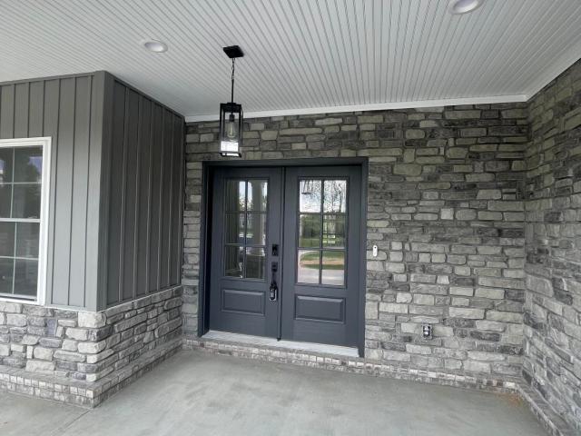 288 W Canterbury Drive
