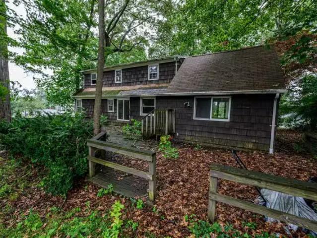288 WELCHS POINT RD, MILFORD, CT 06460 Single Family Residence.