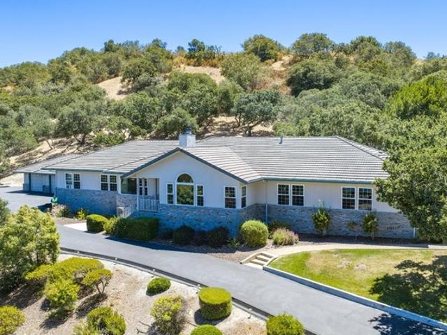 28951 Falcon Ridge Rd, Salinas, CA 93908