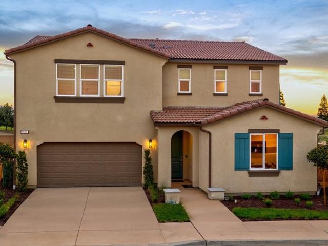 2895 E Veranda Dr, Fresno, CA 93730