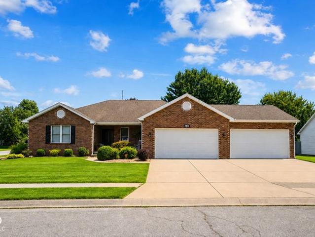 2895 Fox Ridge Cir, Columbus, IN 47203