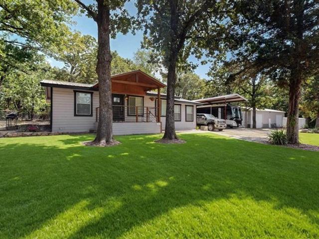 2895 Honey Bee Ln, Wills Point, TX 75169