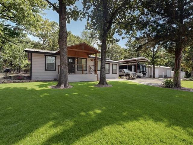 2895 Honey Bee Ln, Wills Point, TX 75169