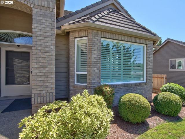 2896 mapleleaf ct nw