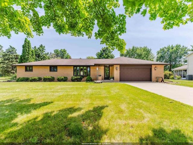 2897 Omro Rd, Oshkosh, WI 54904