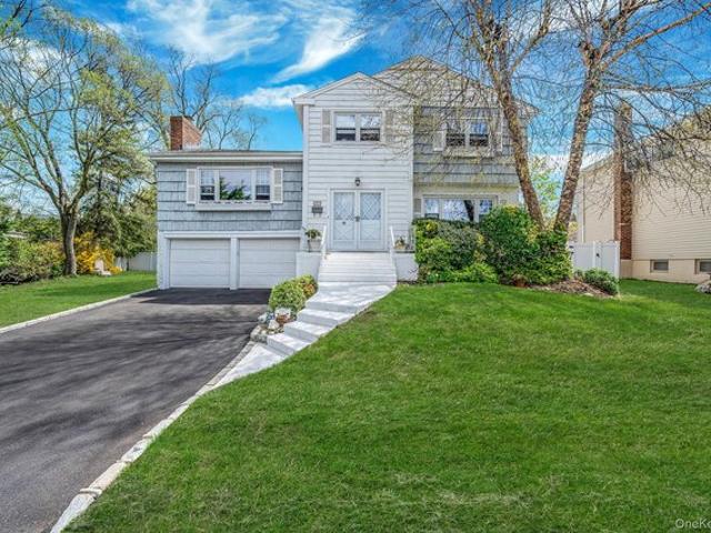 2897 Wynsum Ave, Merrick, NY 11566