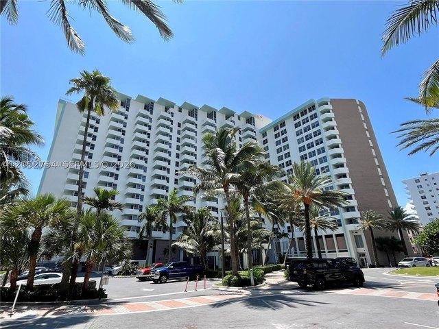 2899 Collins Ave Apt 724, Miami Beach, FL 33140