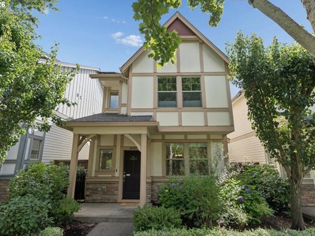 28905 SW Costa Cir W, Wilsonville, OR 97070