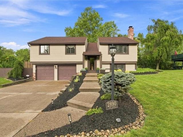 2890 Amy Dr, South Park, PA 15129