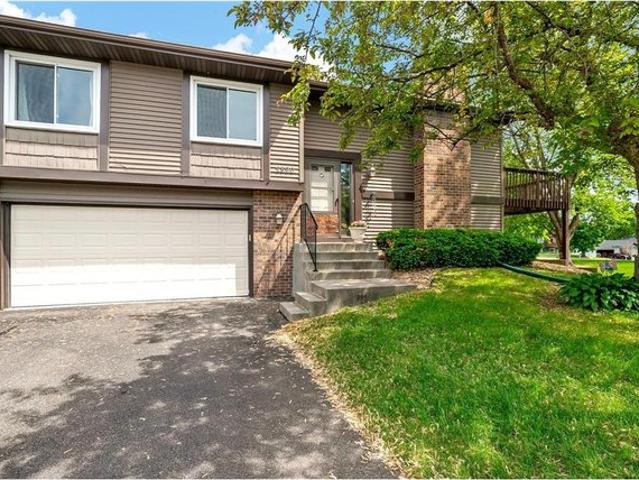 2890 Castleford Ct, Woodbury, MN 55125