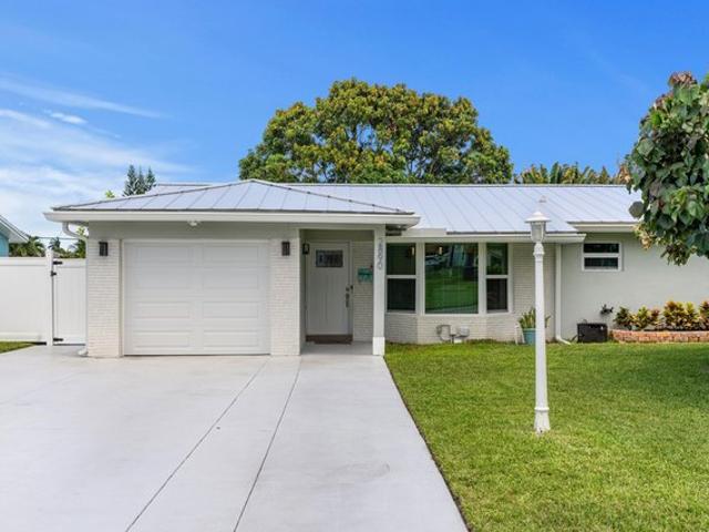 2890 SE 1st Ct, Boynton Beach, FL 33435