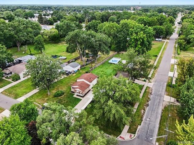 28914 Hennepin St, Garden City, MI 48135