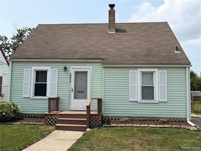 28915 Essex St, Roseville, MI 48066