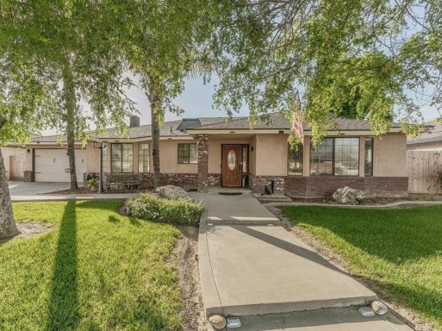 2892 Aspen St, Hanford, CA 93230