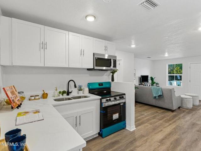 2892 Gilmore St, Jacksonville, FL 32205