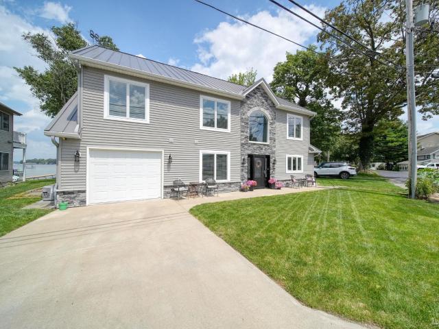 2892 Round Lake Highway