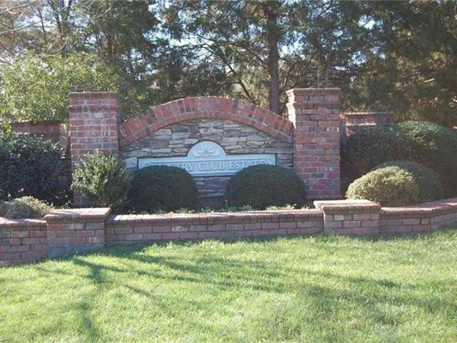 2893 Saint Giles Ct, High Point, NC 27262