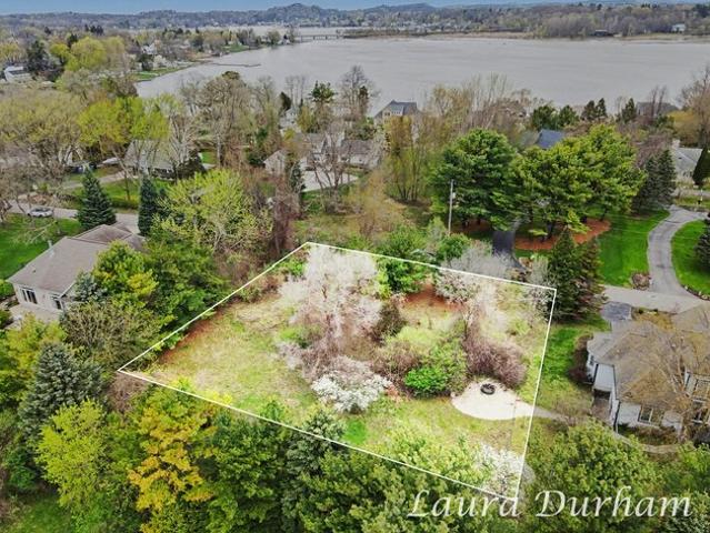 289 Crest St, Douglas, MI 49406