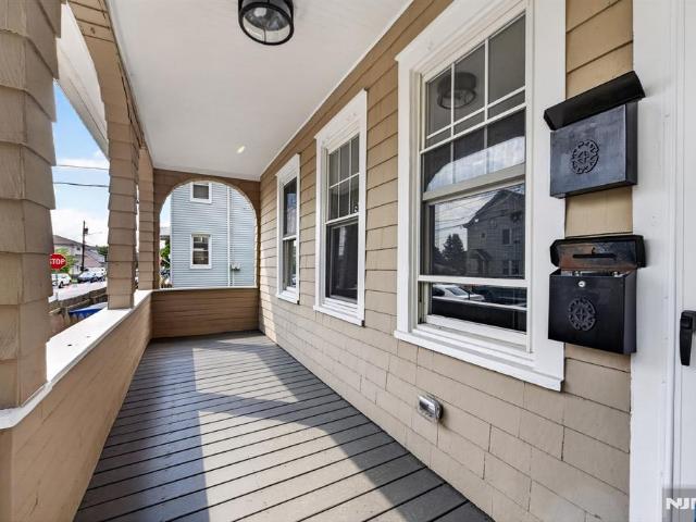 289 Hathaway Street