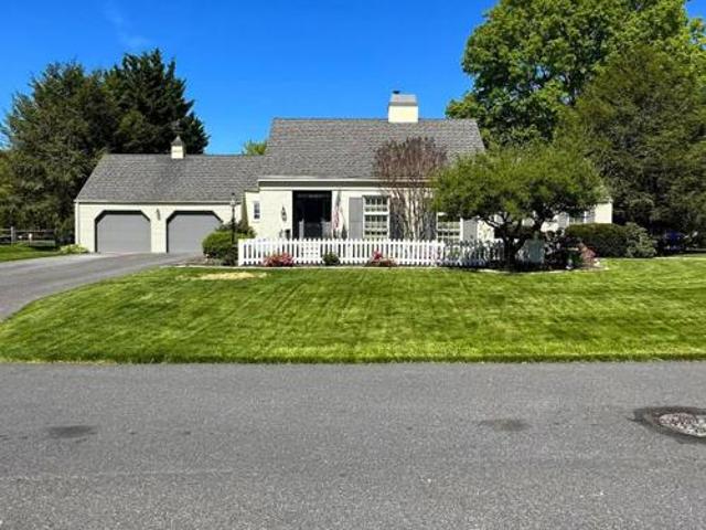 289 Overhill Dr, Chambersburg, PA 17202