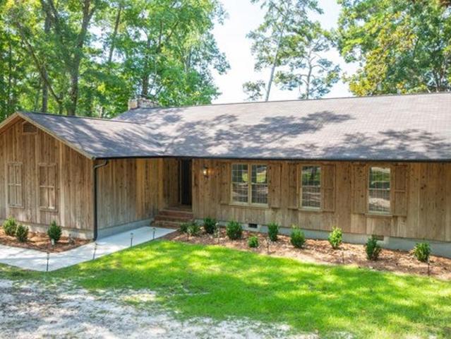 289 Lake Trace Dr, Thomasville, GA 31757