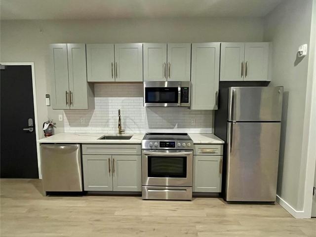 289 Main 305