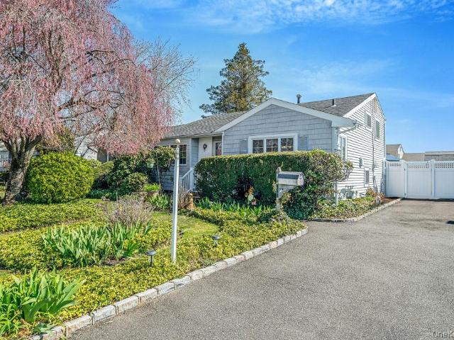 289 W 17th St, Deer Park, NY 11729 | MLS #986007 | Compass