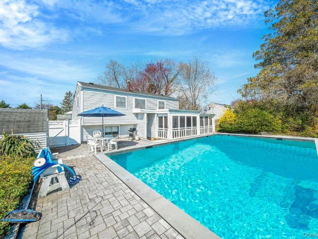 289 W 17th Street