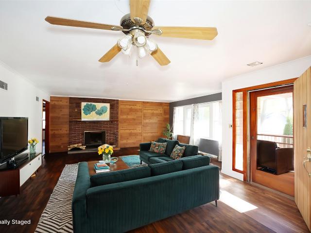 28 5th Avenue NW