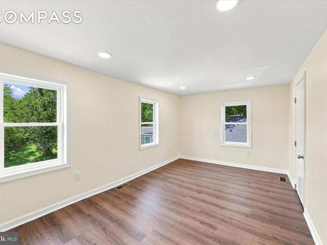28 30 E Main St, Newark, DE