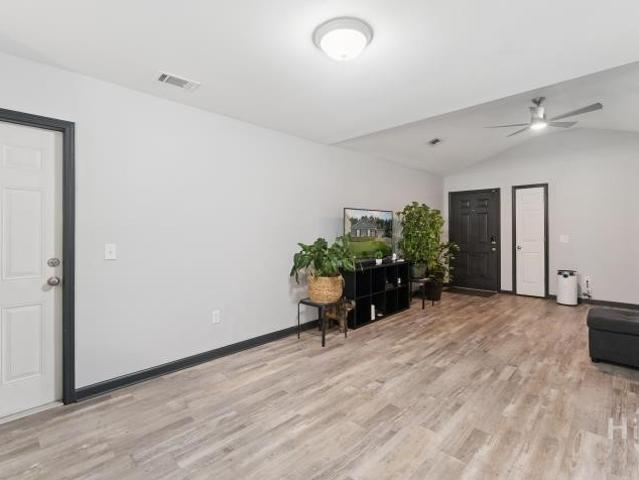 28 Twin Oaks Place