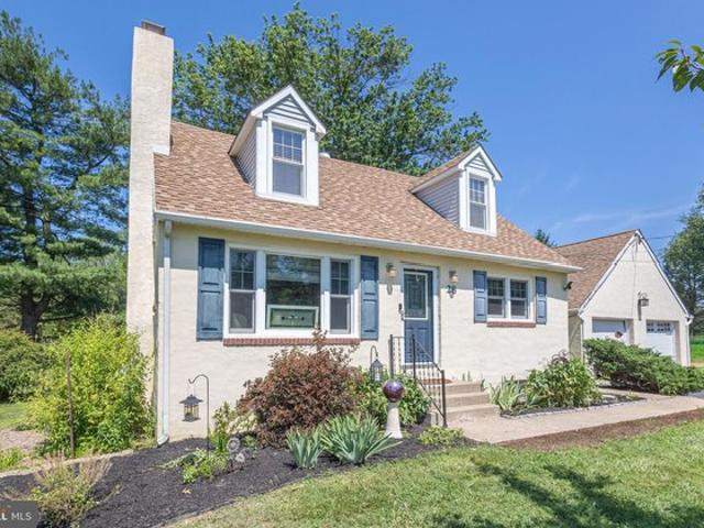 28 Twining Bridge Rd, Newtown, PA 18940