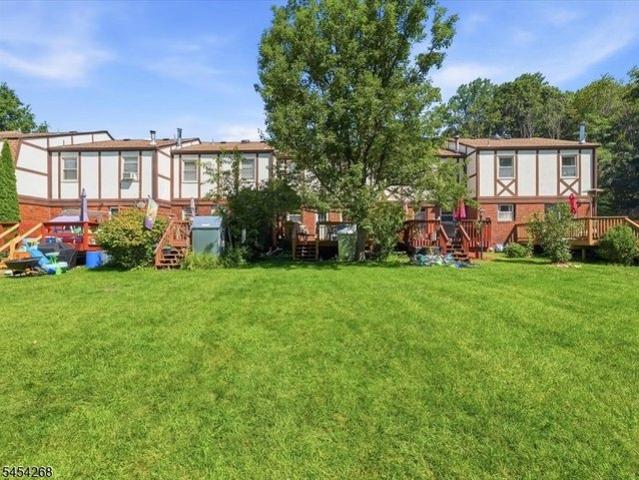 28 Tudor Pl, Mount Olive Township, NJ 07828